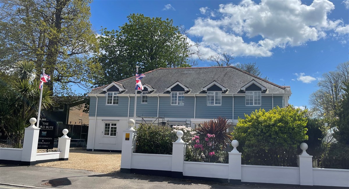 Lord Bute, Christchurch, Hotel | Best price guarantee