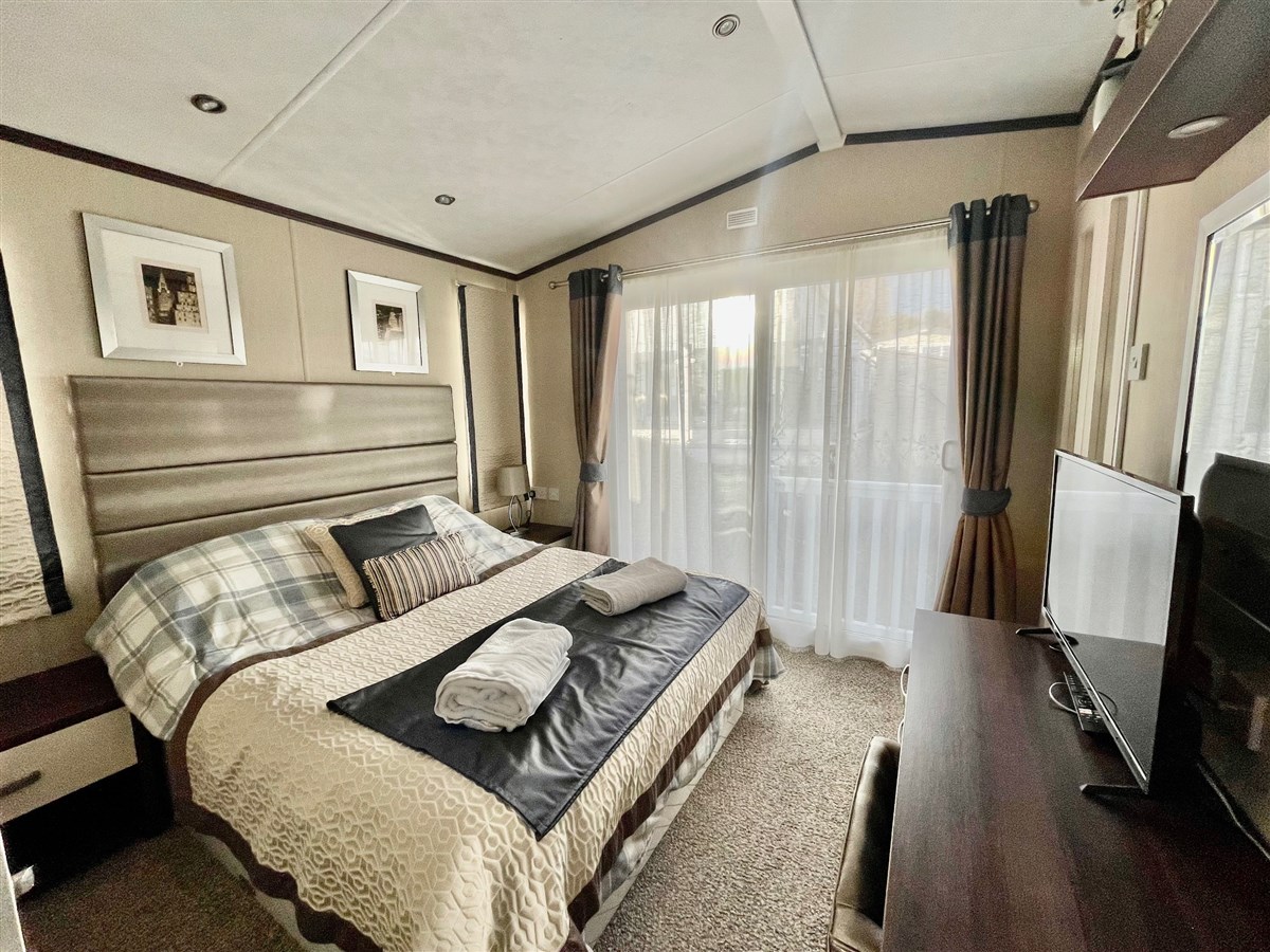 41 Harbour View - Hamworthy Park | Sale | Beach Huts