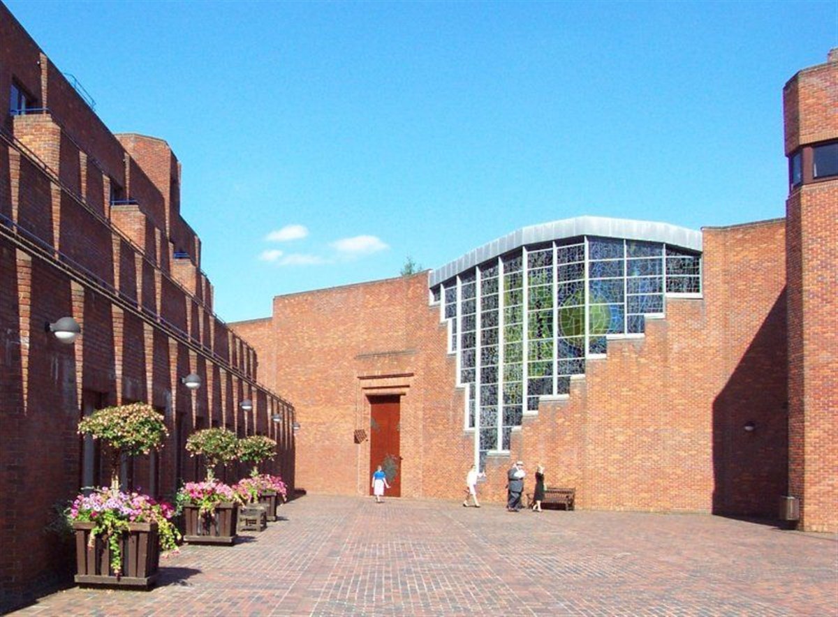 Robinson College, Cambridge | Guest B&B - Book Now | University Rooms