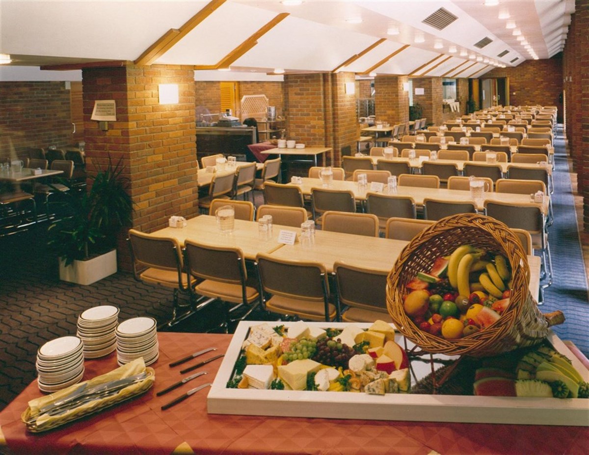 Robinson College, Cambridge | Guest B&B - Book Now | University Rooms