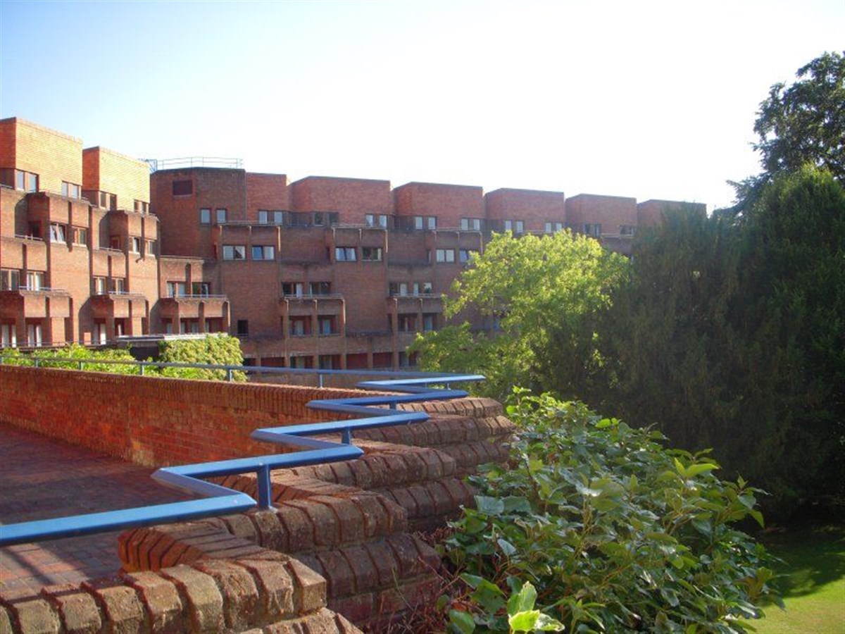 Robinson College, Cambridge | Guest B&B - Book Now | University Rooms